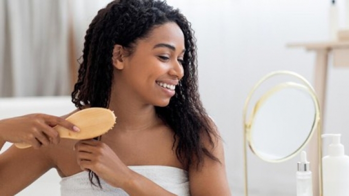 Cinq (05) astuces pour prendre soin de ses cheveux - Vivez vos passions..