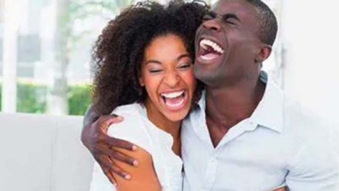 Rire ensemble : l'importance de l'humour dans le couple - Vivez vos ...
