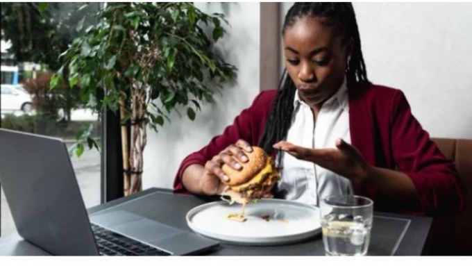 Cinq (05) faits que vous ne connaissez peut-être pas sur la salive ...