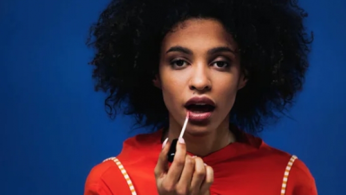 Comment le Rouge à lèvres est devenu un incontournable de la beauté ...